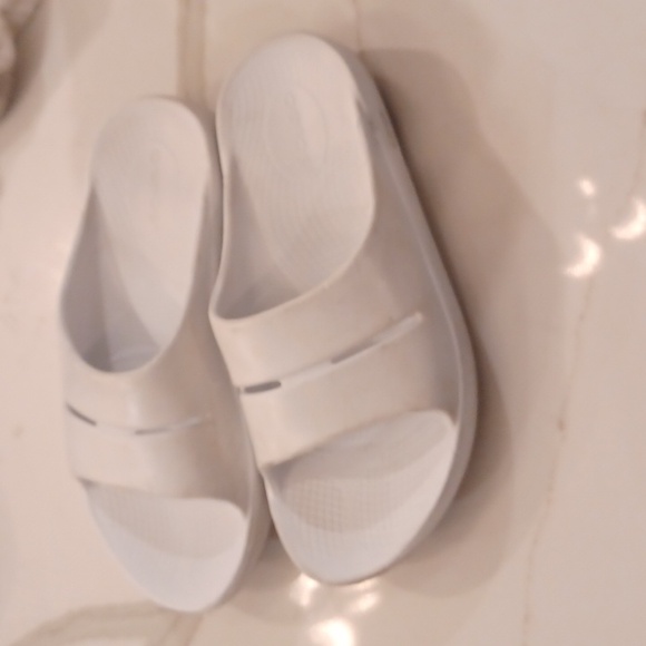 OOFOS | Shoes | Oofos Womens White Sz 6 Eu 37 Comfort Slides | Poshmark